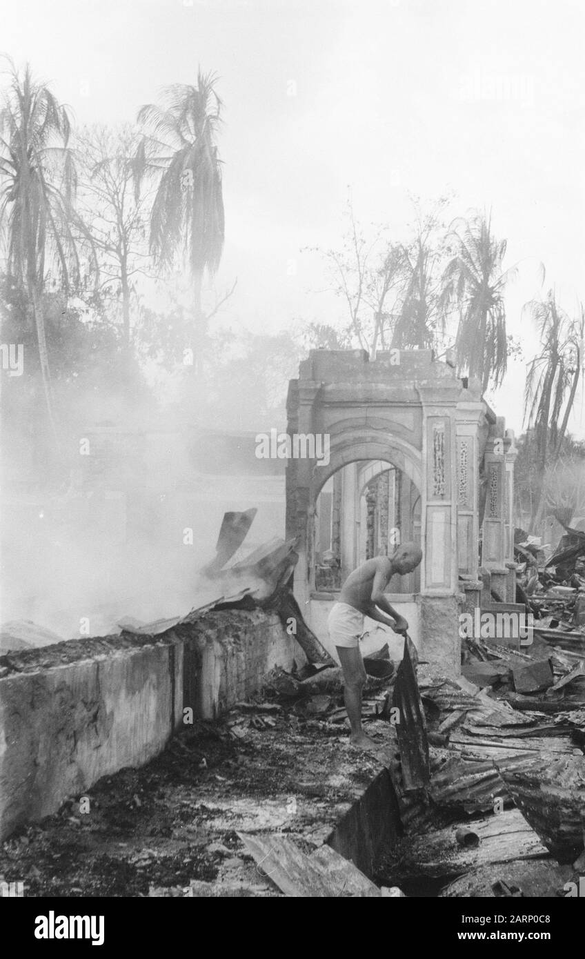 Stands out man Black and White Stock Photos & Images - Alamy