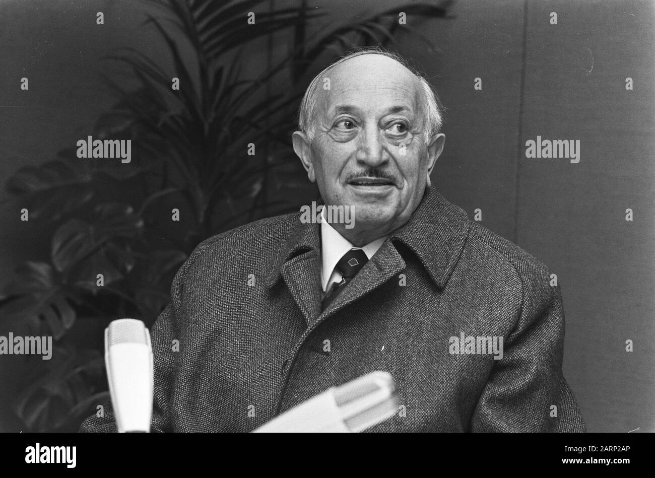 Simon Wiesenthal and wife arrive at Schiphol airports, arrivals ...