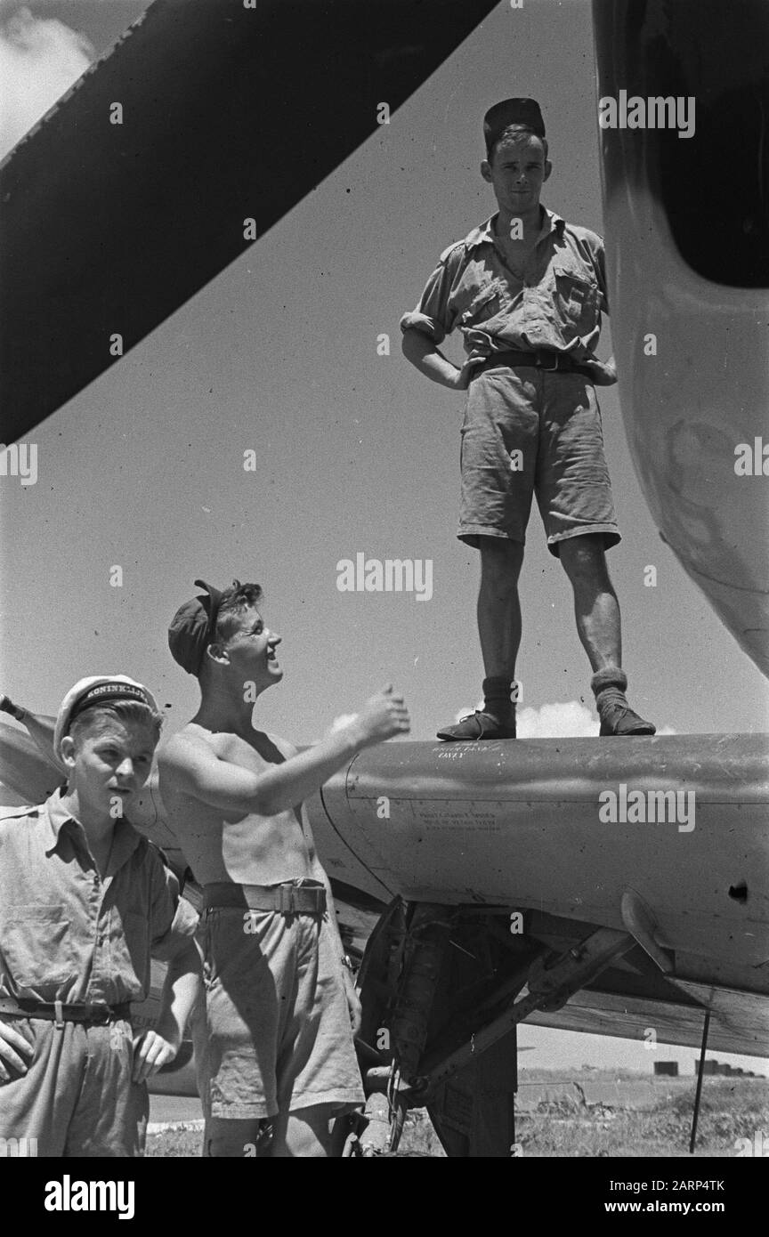 Airport ground crew plane Black and White Stock Photos & Images - Alamy