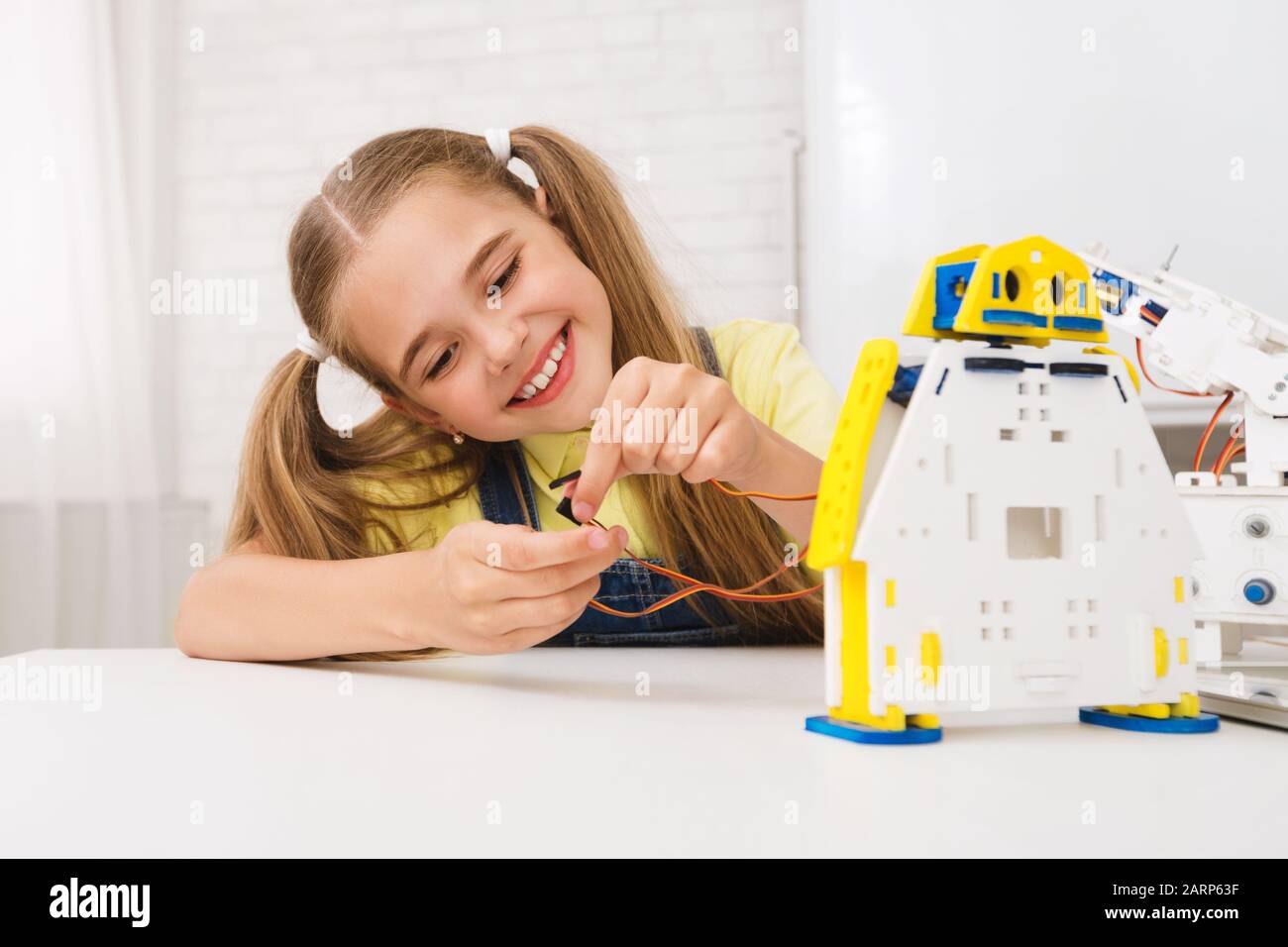 Children coding computer hi-res stock photography and images - Alamy