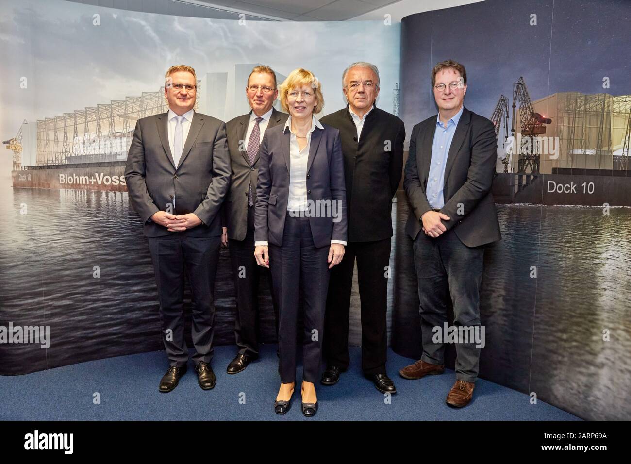 29 January 2020, Hamburg: Ralph Petersen (l-r), Managing Director of ...