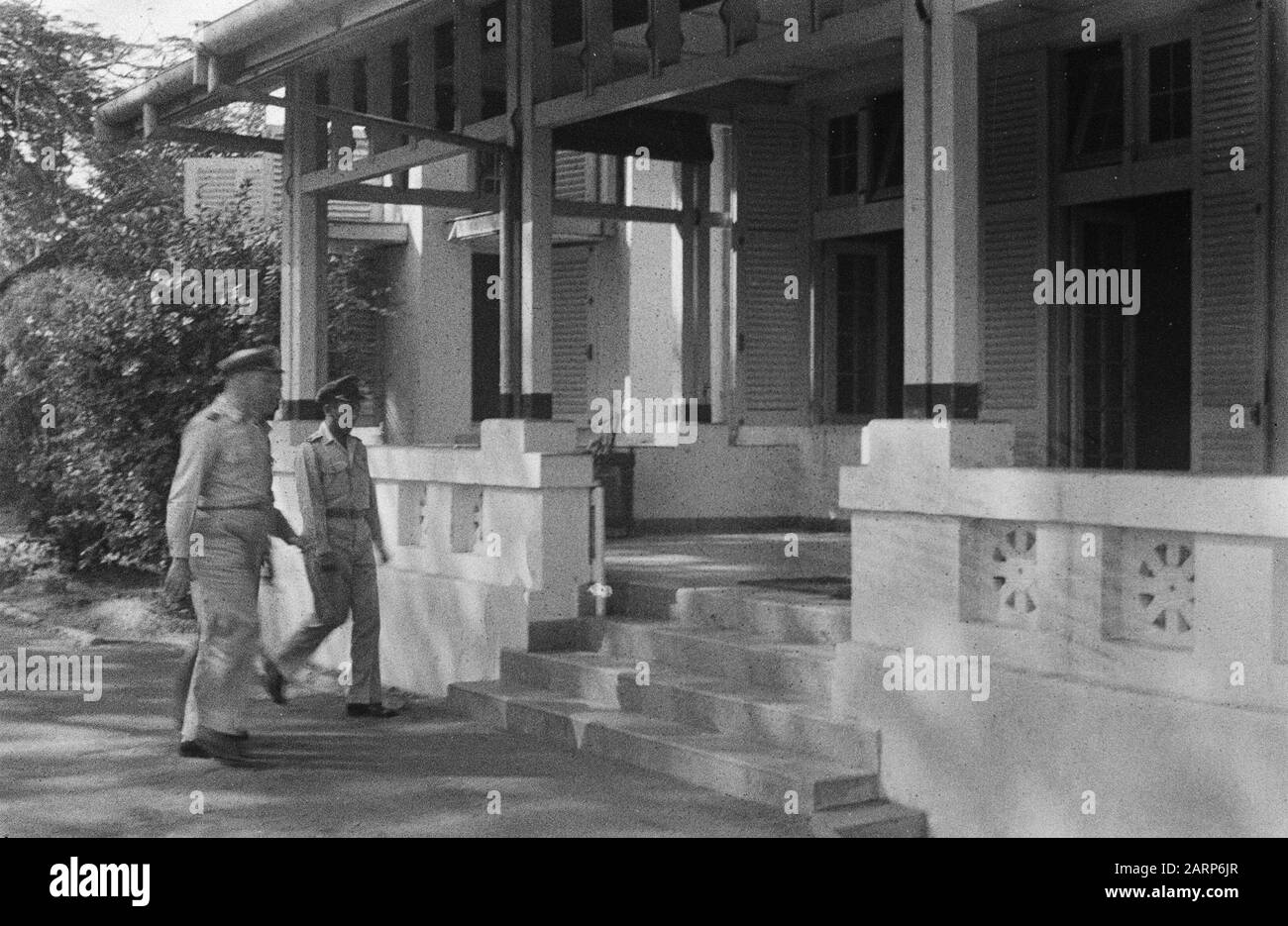 Visit of the army commander S.H. Rail to Semarang General Spoor walks ...