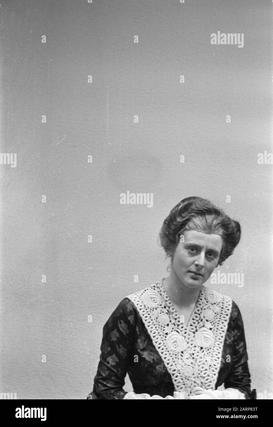 Student life 1940s Black and White Stock Photos & Images - Alamy