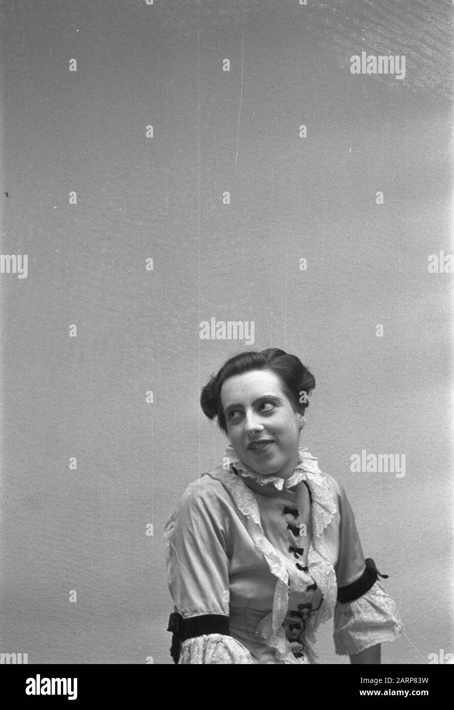 Student life 1940s Black and White Stock Photos & Images - Alamy