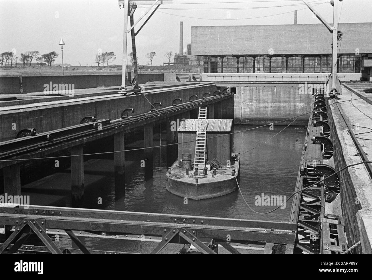 Harbor locks Black and White Stock Photos & Images - Alamy