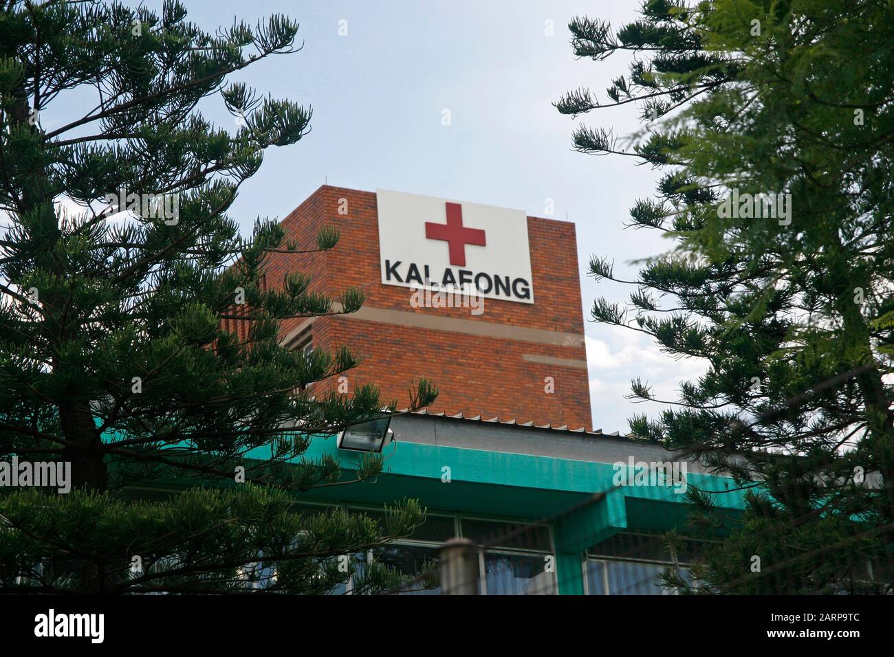 Africa hospital outside hi-res stock photography and images - Alamy