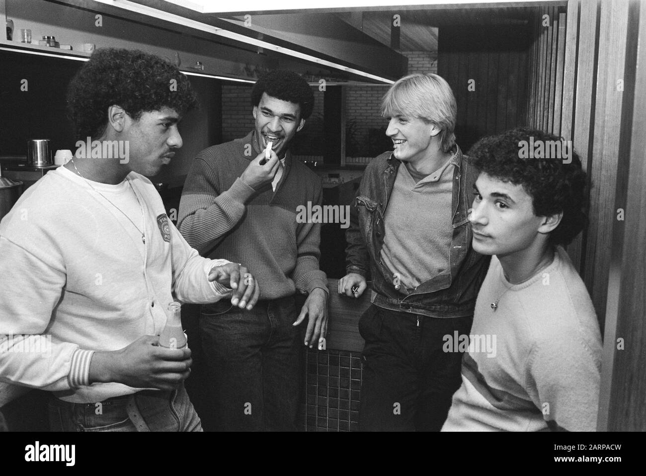 Training meeting of the Dutch team in Zeist V.l.n.r. Frank Rijkaard ...
