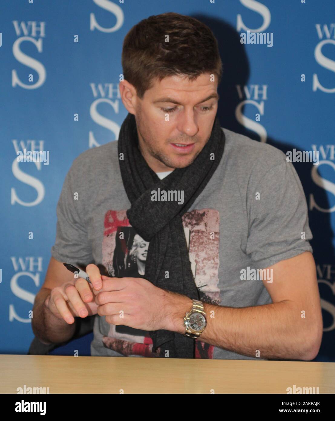 Liverpool,Uk Lfc legend Steven Gerrard signing his book before leaving ...