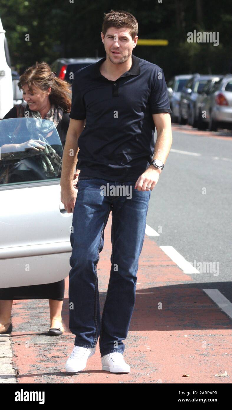 Liverpool,Uk Lfc legend Steven Gerrard signing his book before leaving ...