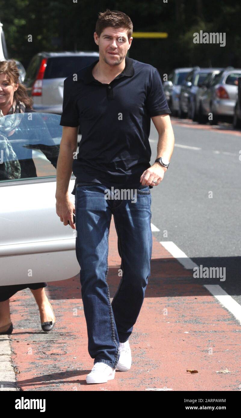 Liverpool,Uk Lfc legend Steven Gerrard signing his book before leaving ...