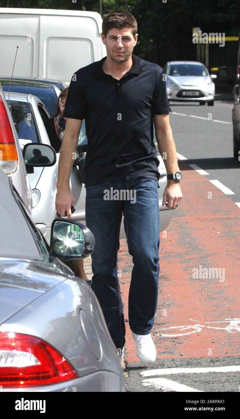 Liverpool,Uk Lfc legend Steven Gerrard signing his book before leaving ...