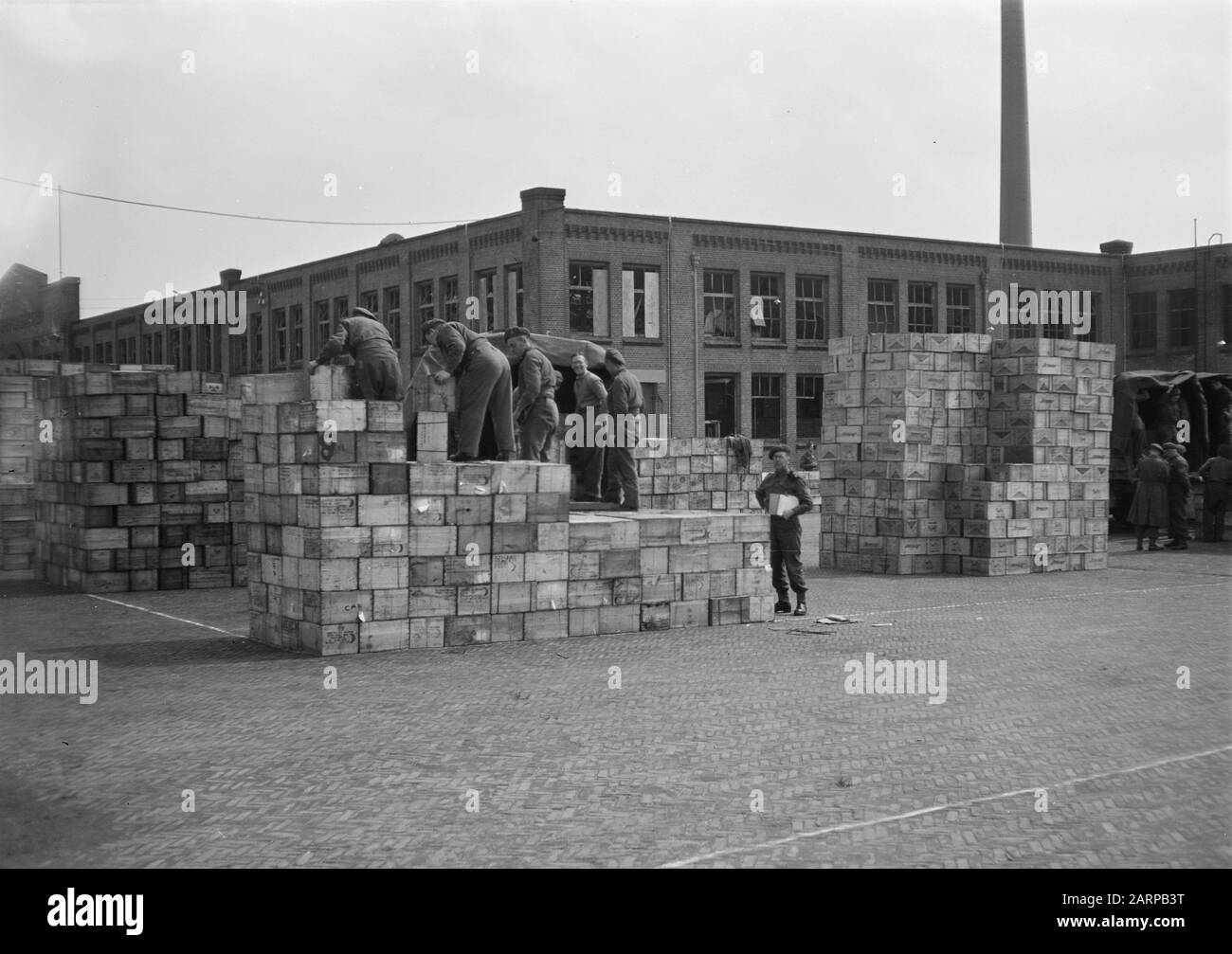 Canned food war hi-res stock photography and images - Alamy