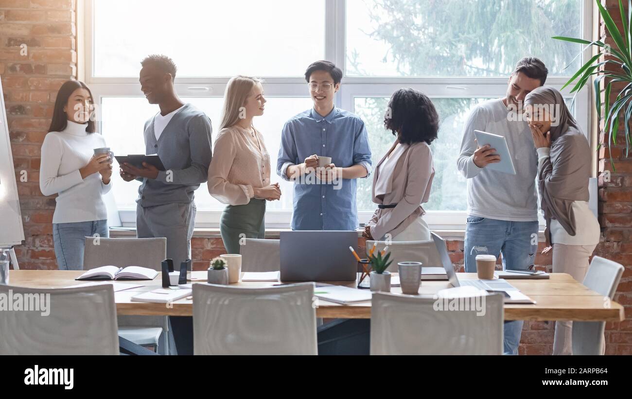 Meeting multiracial hi-res stock photography and images - Alamy