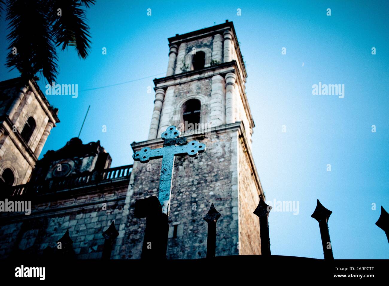 Gothic metal fence hi-res stock photography and images - Alamy