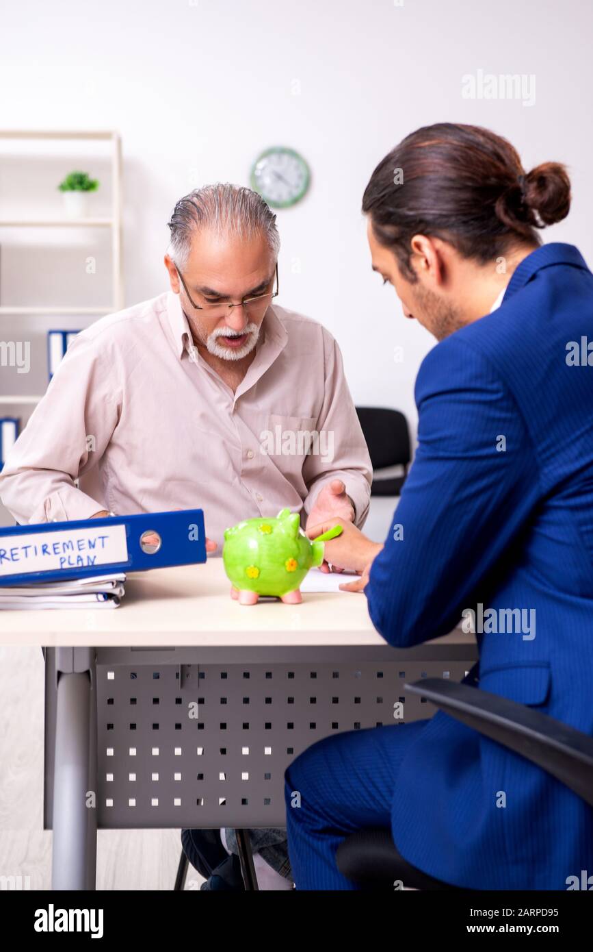 The financial advisor giving retirement advice to old man Stock Photo ...