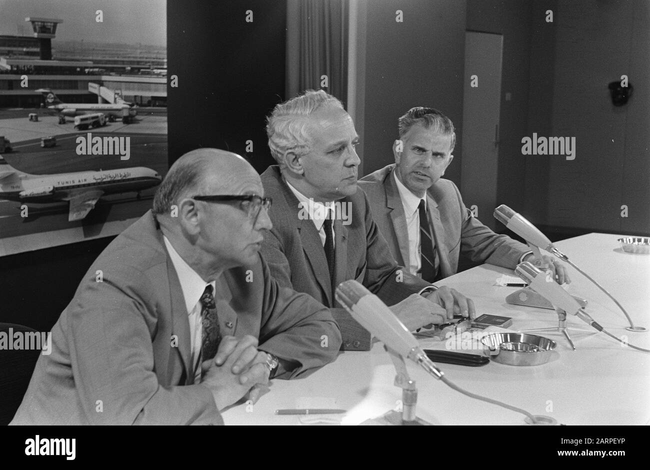 Trade union delegation back hi-res stock photography and images - Alamy