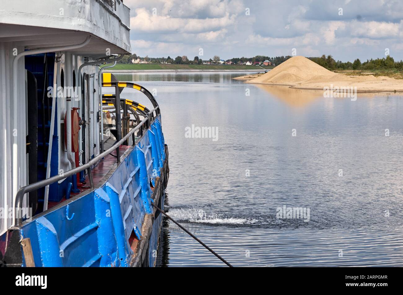 Blue tugboat hi-res stock photography and images - Alamy