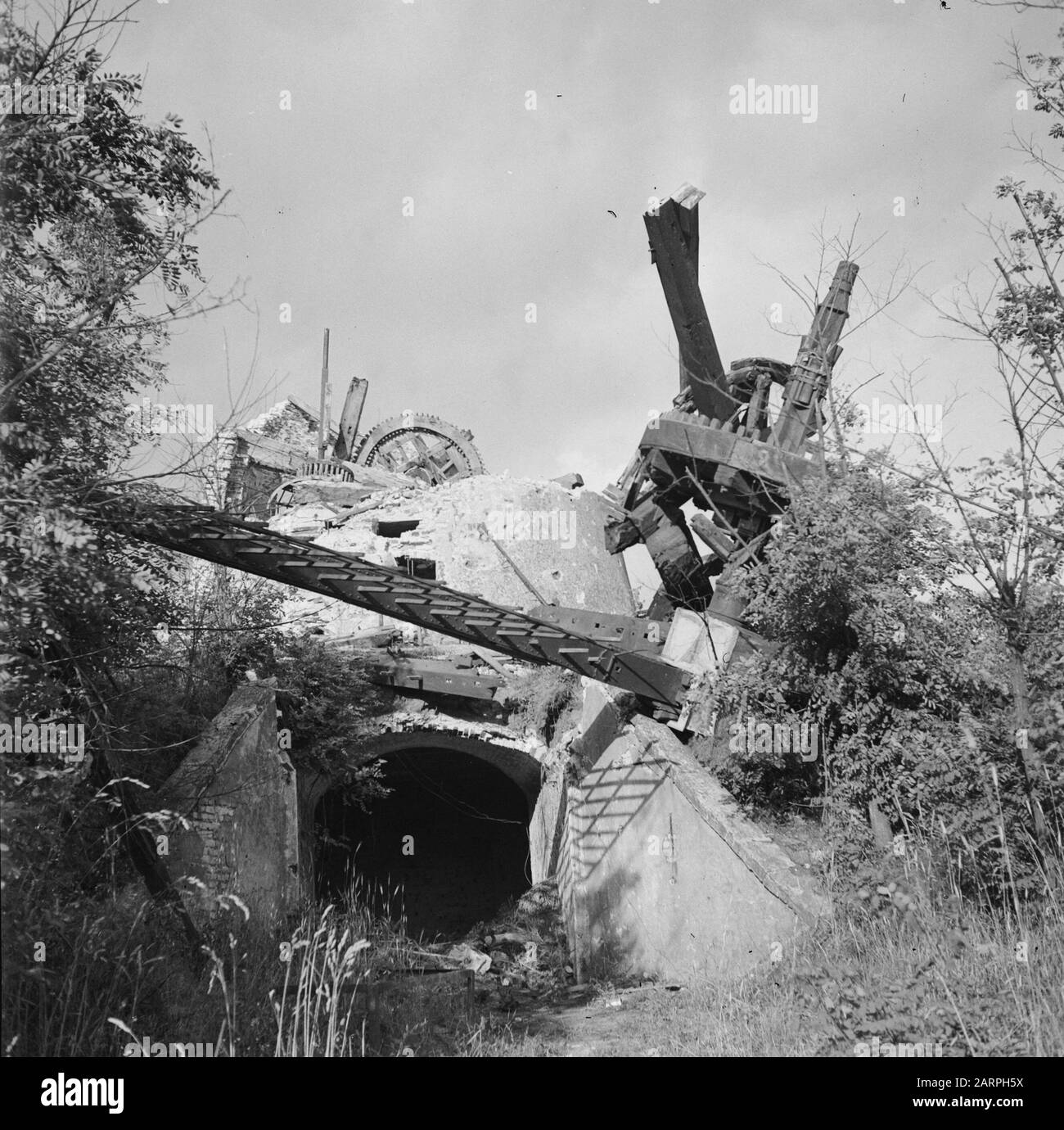 World war ii destruction hi-res stock photography and images - Alamy