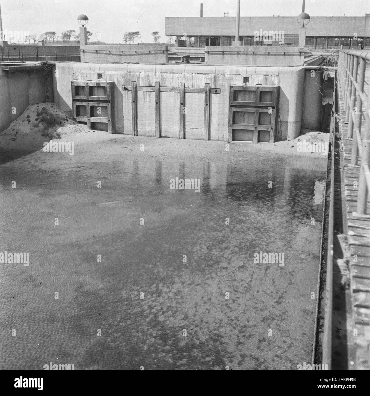 Lock ijmuiden hi-res stock photography and images - Alamy
