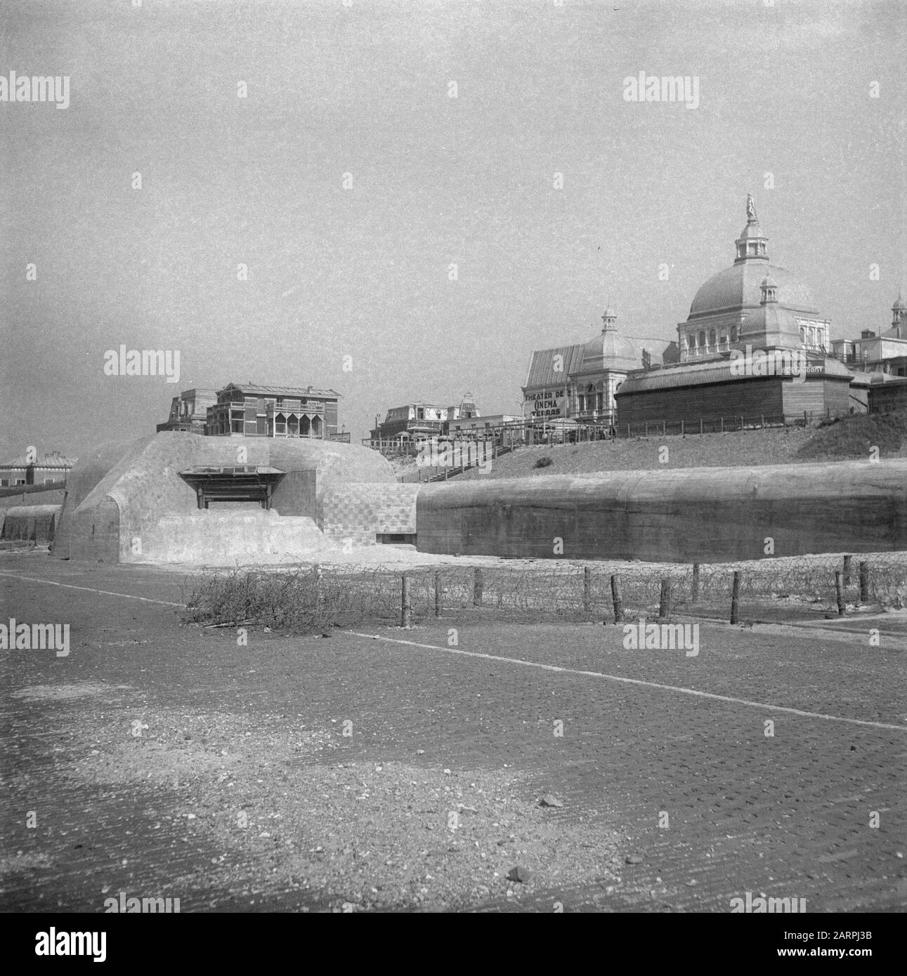 Scheveningen, overview of the beach and boulevardversperringen ...