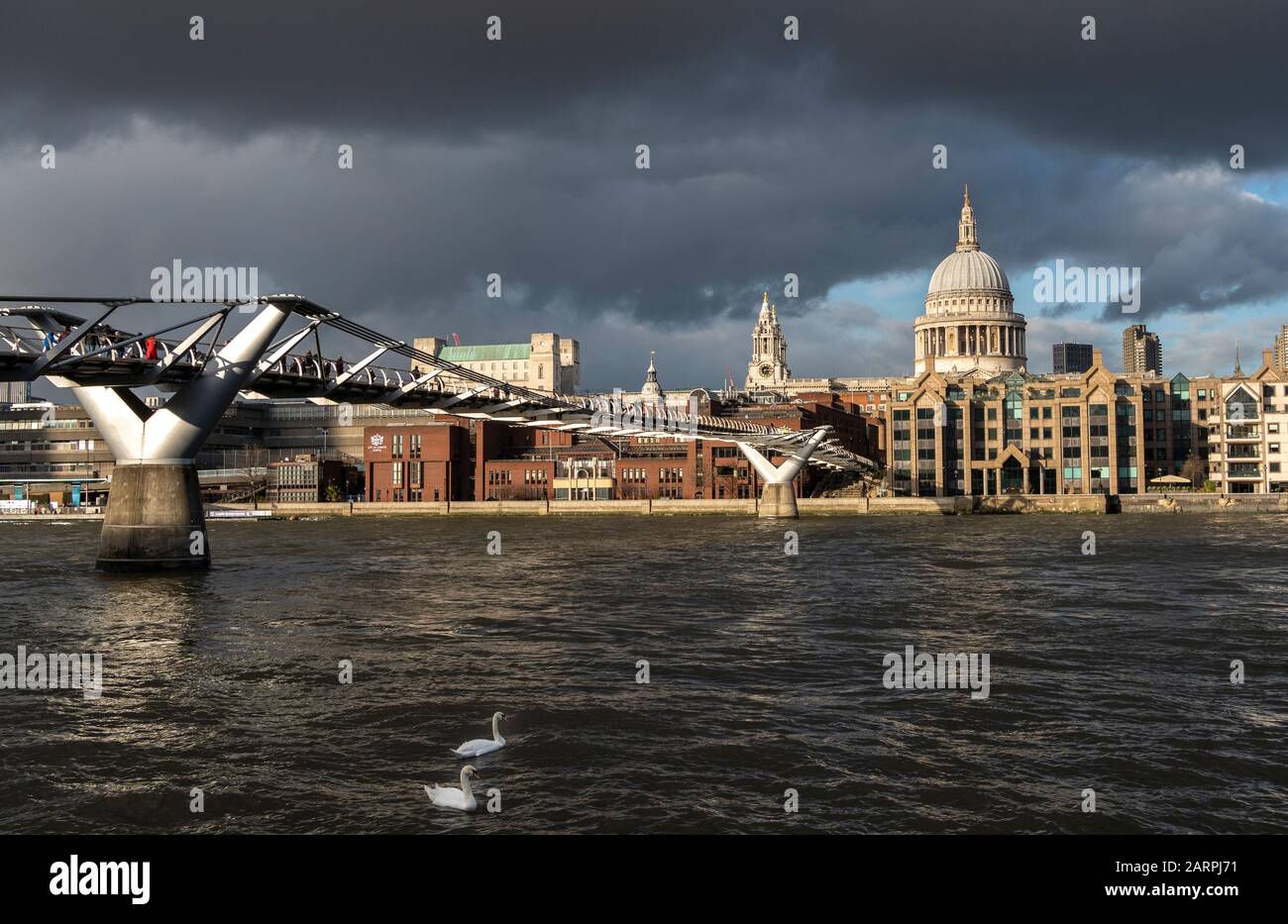 River bridge london hi-res stock photography and images - Alamy