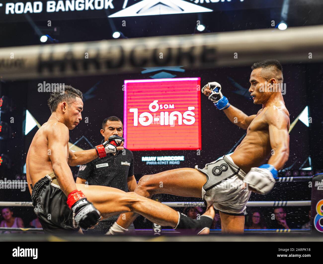 News boxing hi-res stock photography and images - Alamy