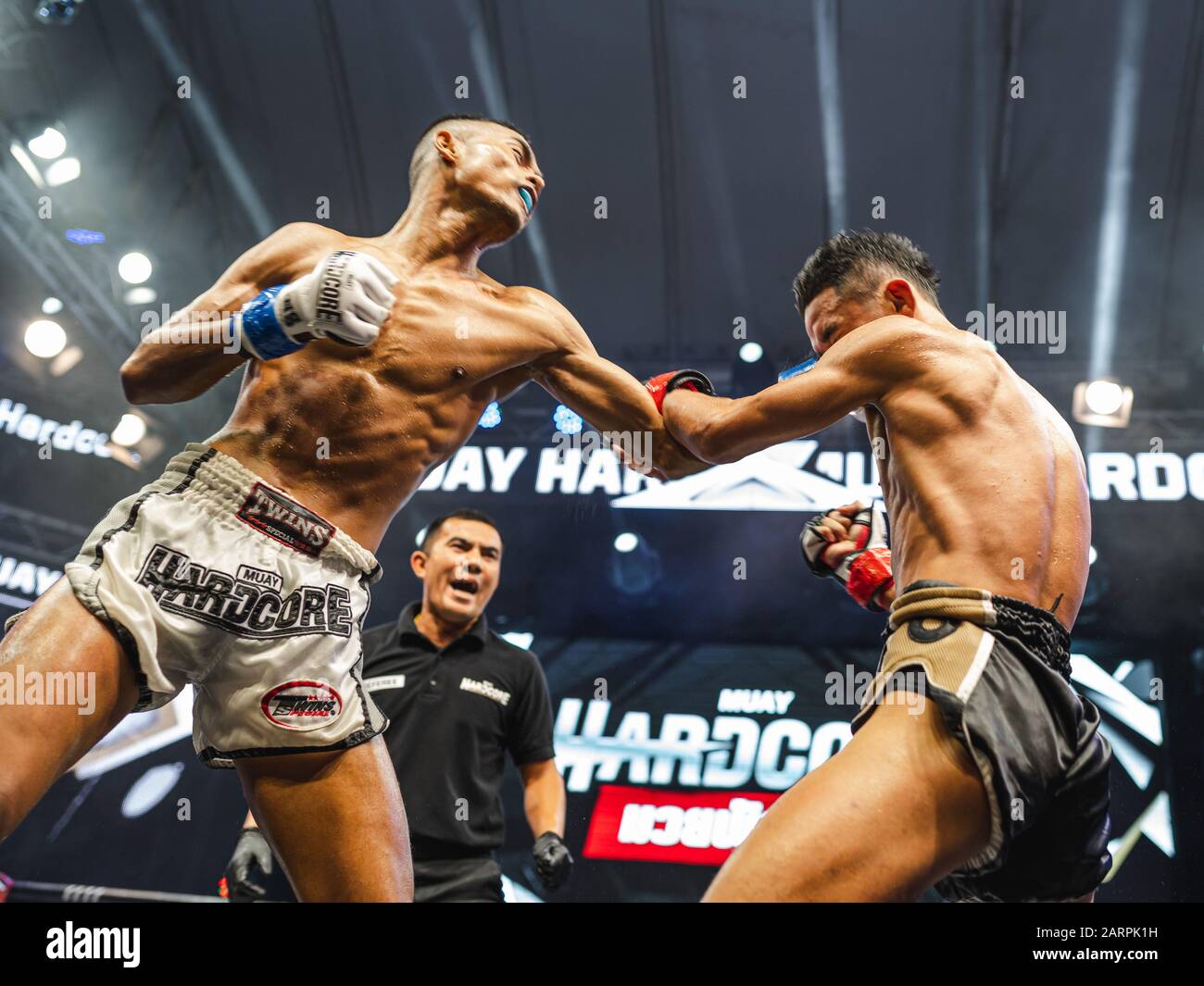 Thaiboxing hi-res stock photography and images - Alamy
