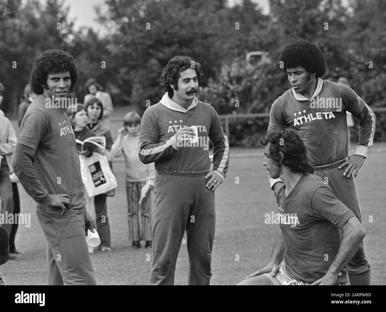 Nederlands: WK 74, Brazilian training; Valdomiro Vaz Franco, Roberto ...