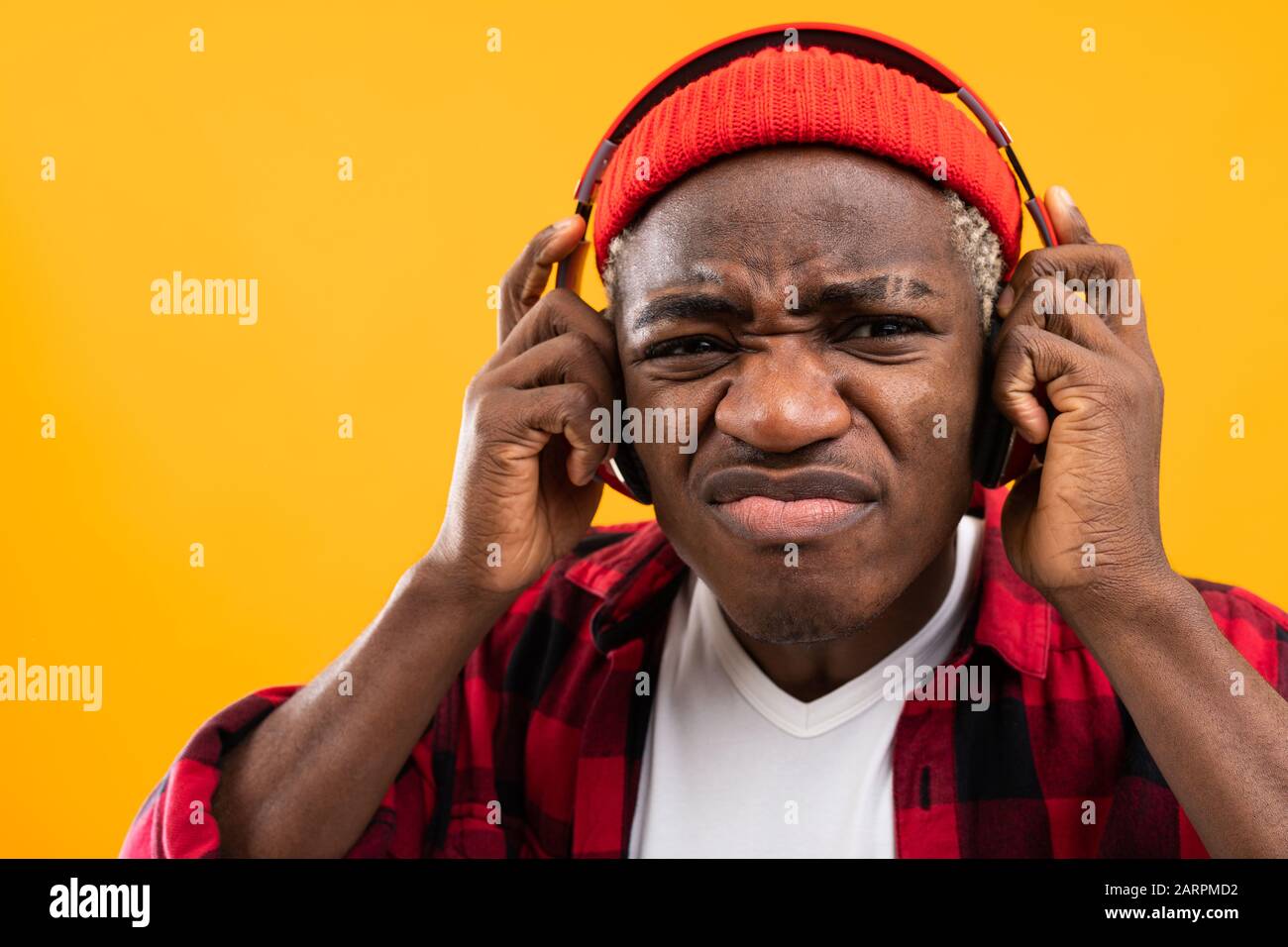 Embarrassed entertainment hi-res stock photography and images - Alamy