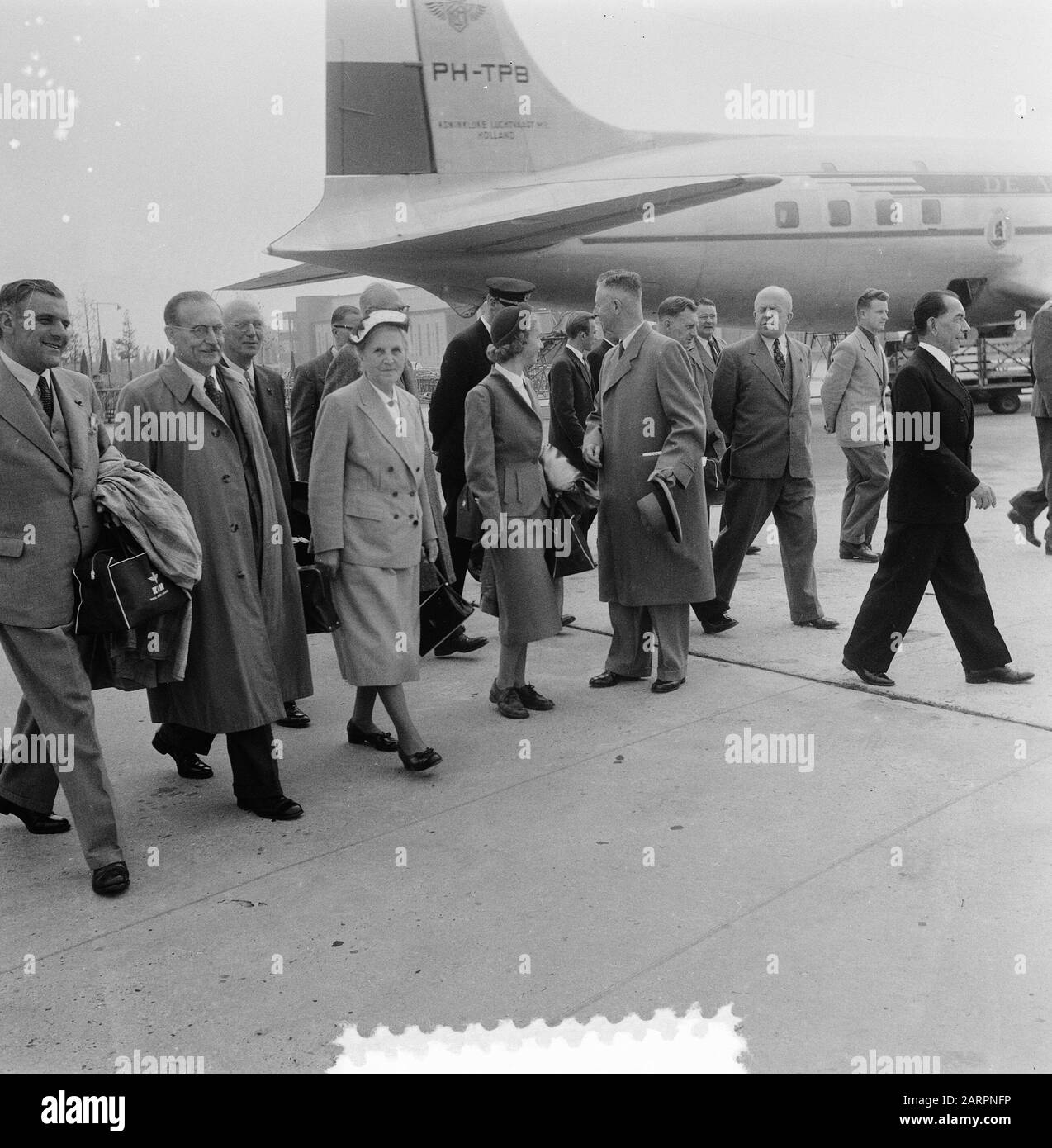 Departure Dr. W. Drees with wife and minister mr. J. Algera and the ...