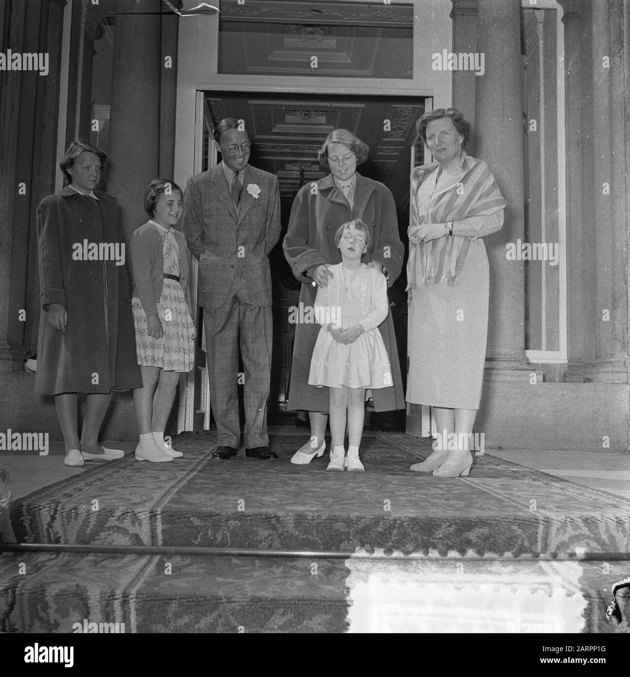 Birthday Queen Juliana Soestdijk, defile, signs with Royal family Date ...