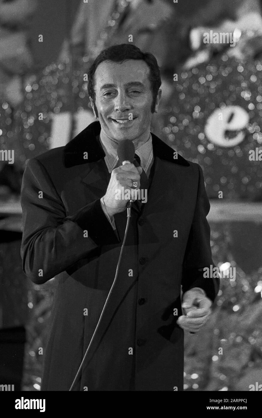 Al Martino, amerikanischer Sänger, bei einem Auftritt mit der James ...