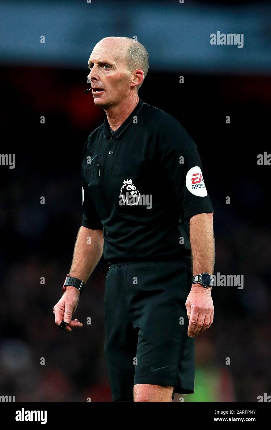 Match referee Mike Dean Stock Photo - Alamy