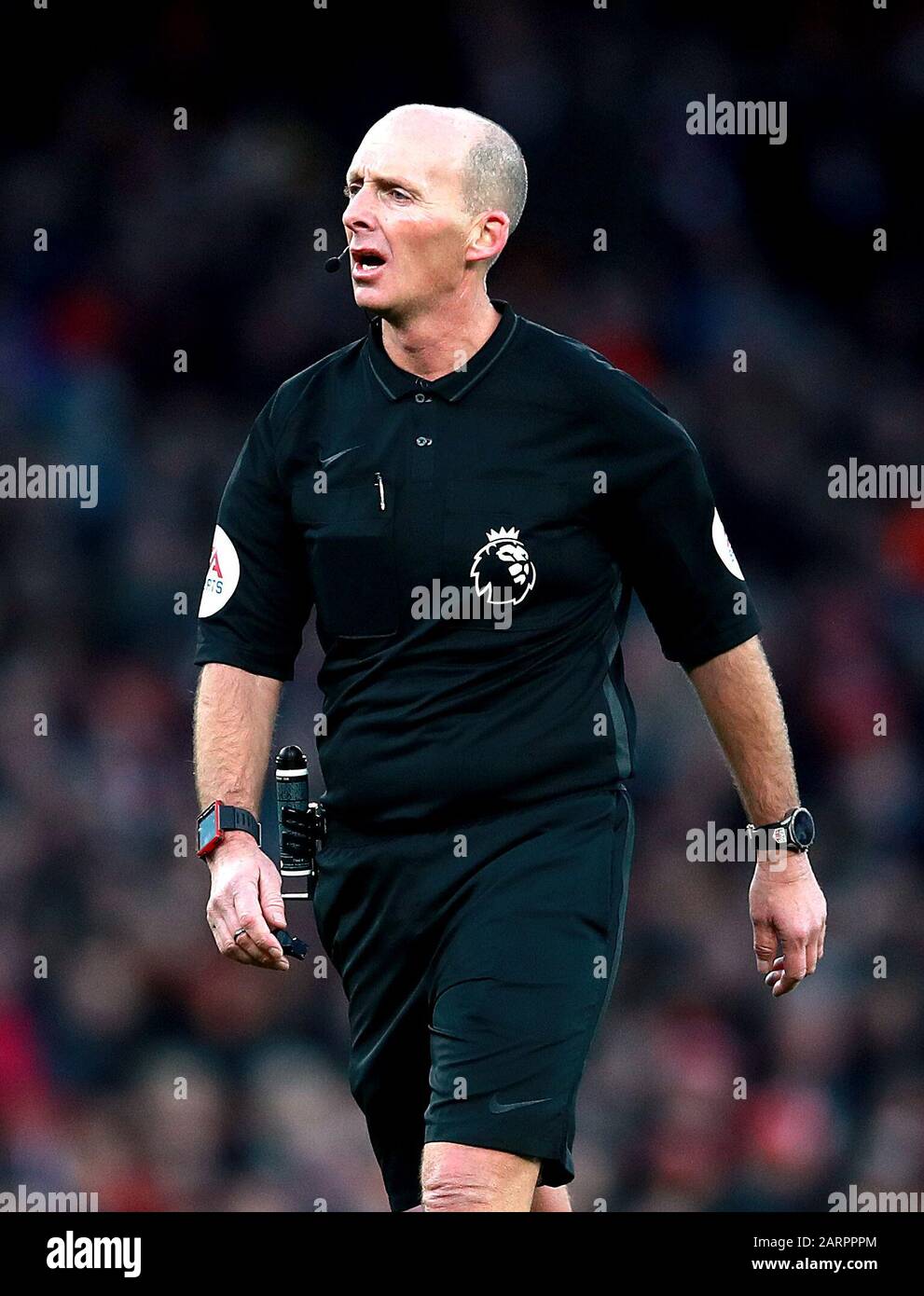 Match referee Mike Dean Stock Photo - Alamy