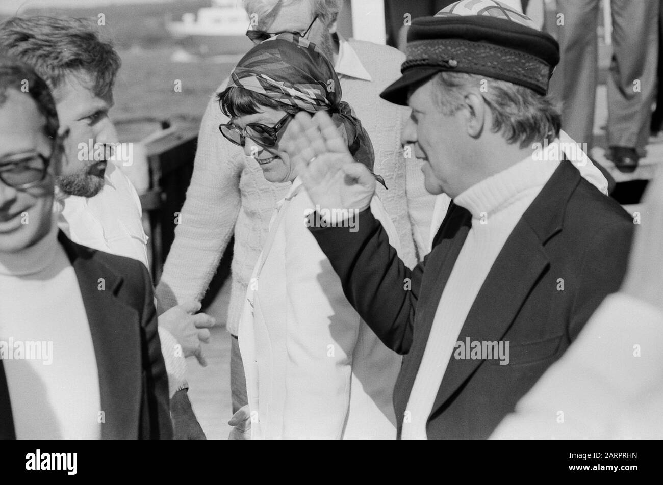 Helmut und Loki Schmidt beim Landgang nach dem Segeln, Deutschland um ...