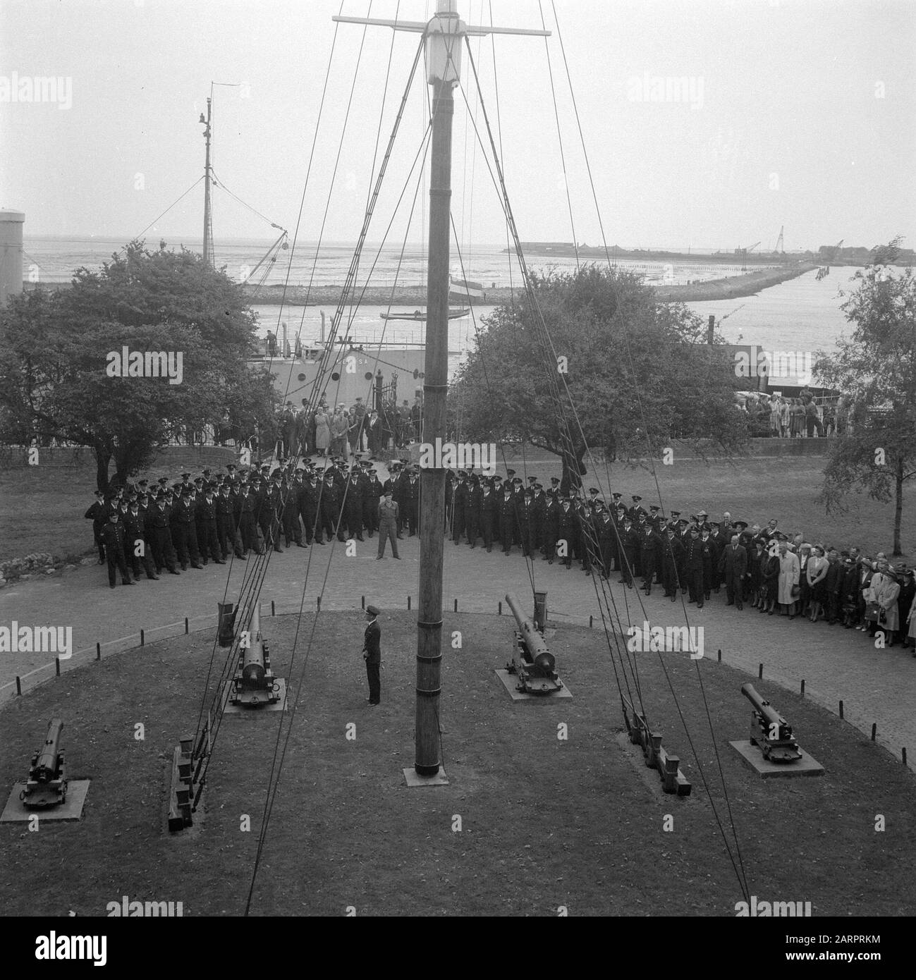 Installation midshipmen Date: September 18, 1947 Keywords: ADELBESS ...