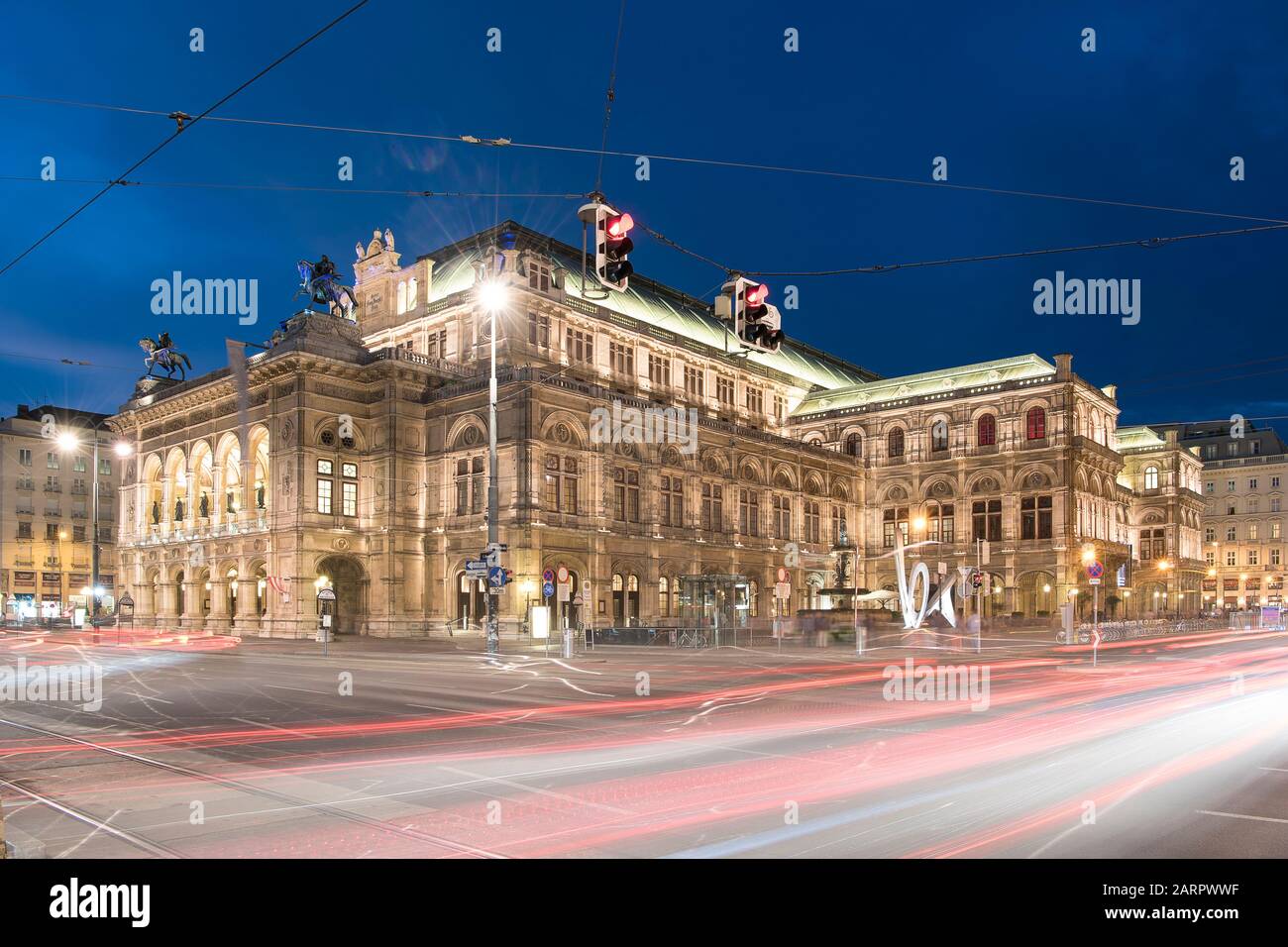 Wiener staatoper hi-res stock photography and images - Alamy