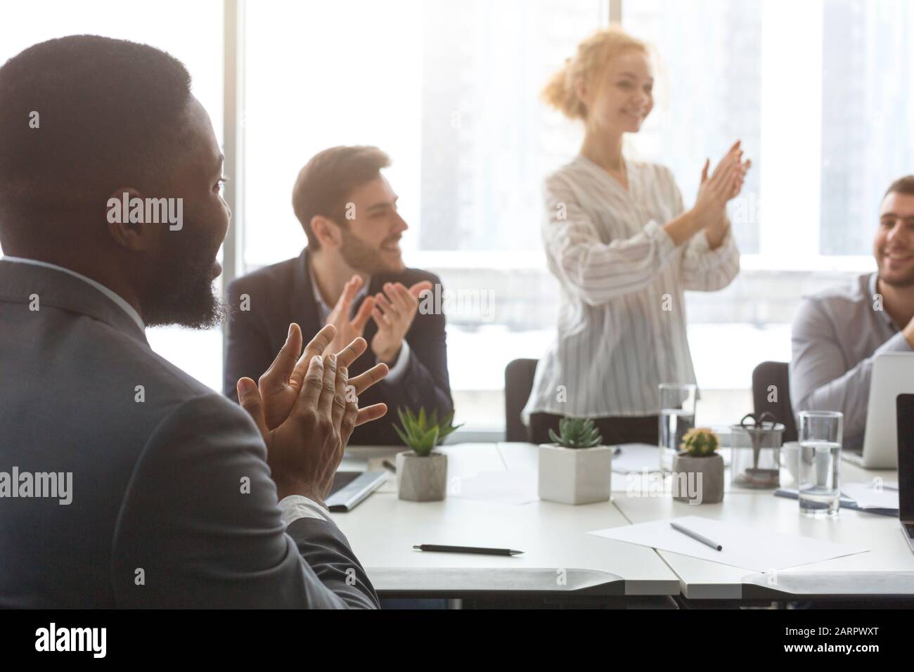 Black female clapping hands hi-res stock photography and images - Alamy