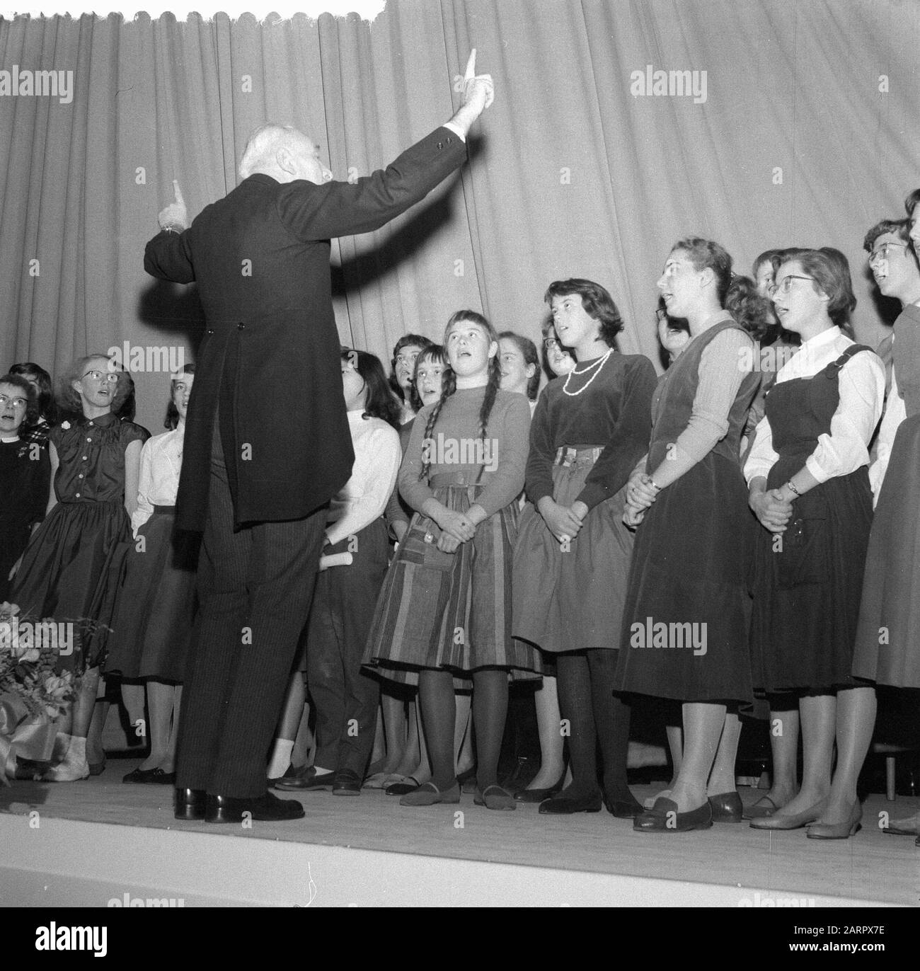 December 16, 1957 hi-res stock photography and images - Alamy