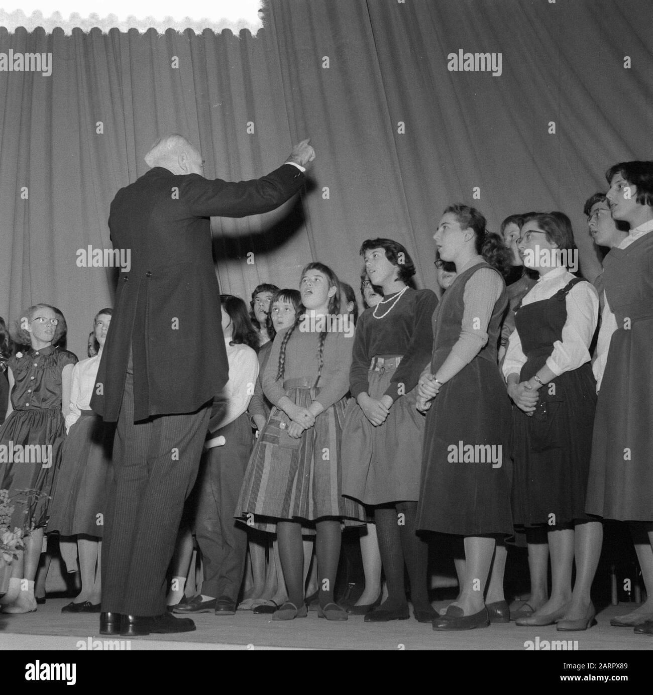 December 16, 1957 hi-res stock photography and images - Alamy