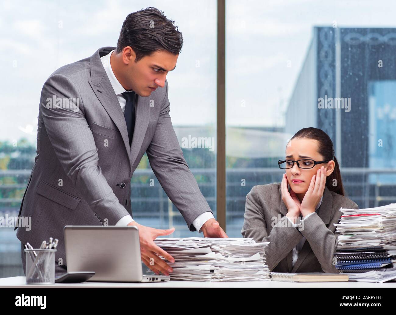 The boss yelling at his team member Stock Photo - Alamy