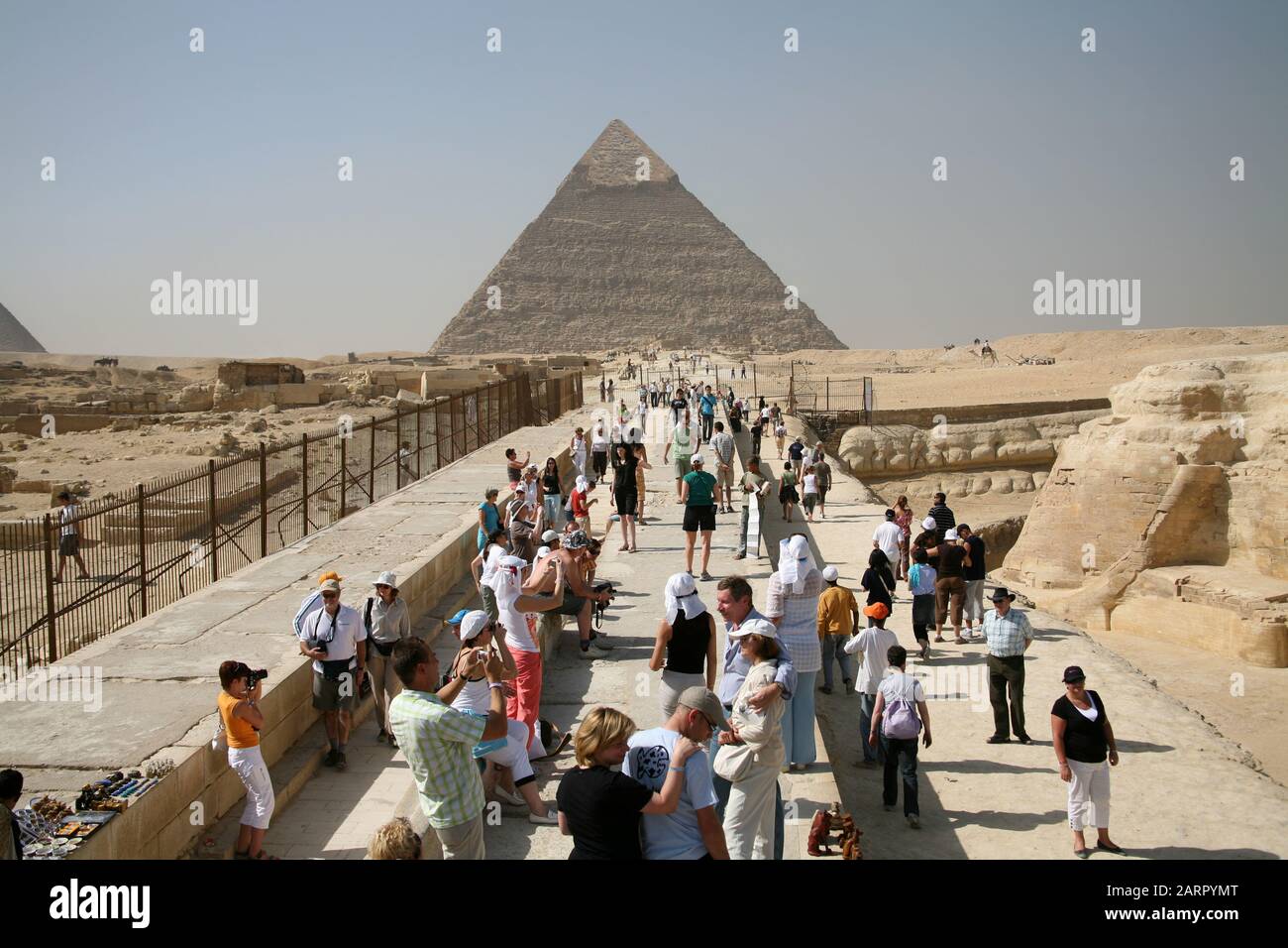 tourist at The Pyramids Giza Egypt Stock Photo - Alamy