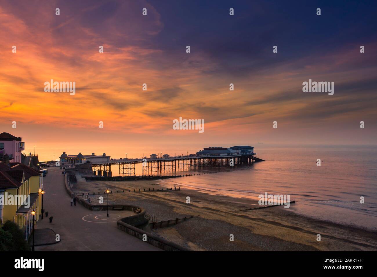 Pier landscape hi-res stock photography and images - Alamy