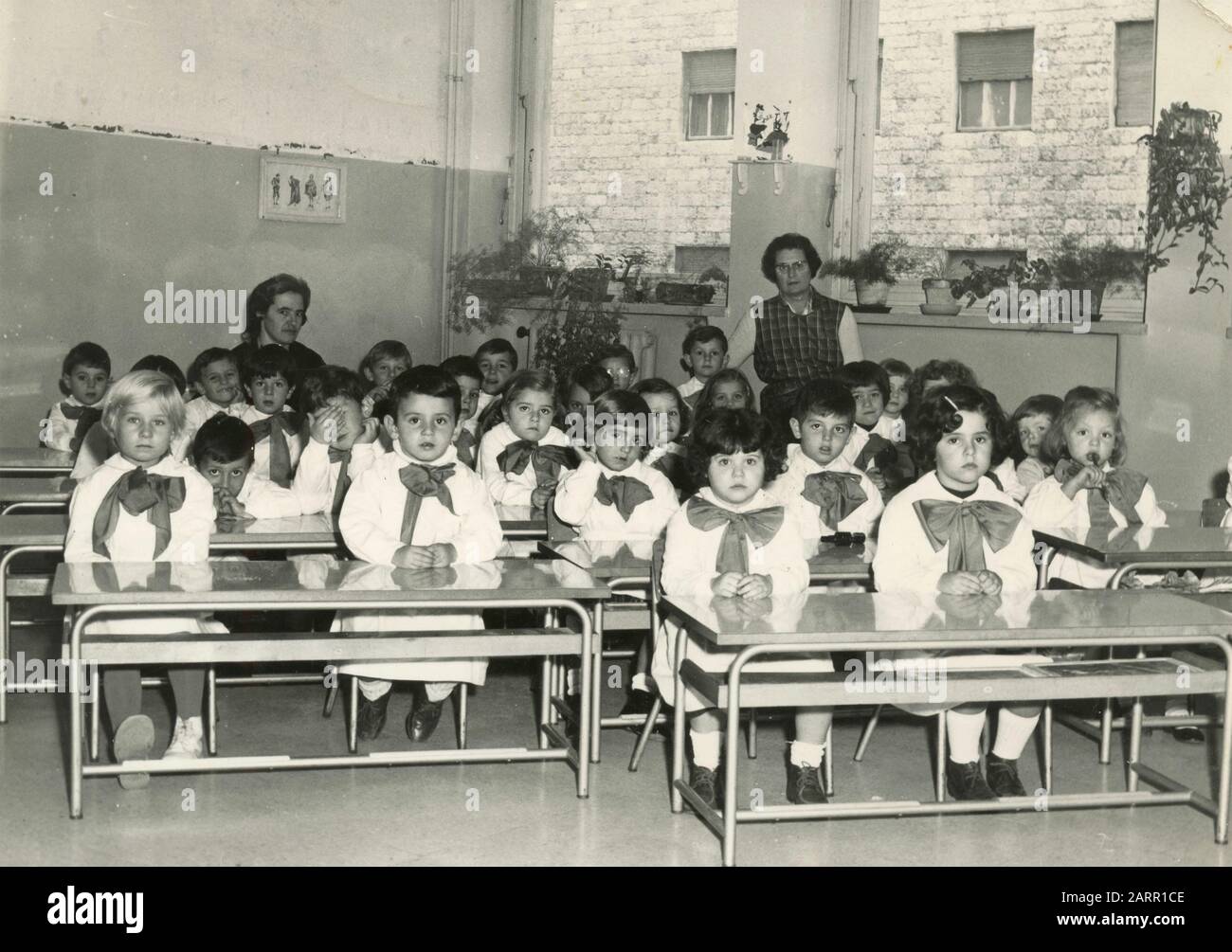 1950s classroom hi-res stock photography and images - Alamy