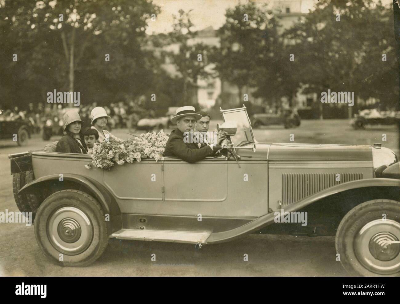 1920s people in car hi-res stock photography and images - Alamy