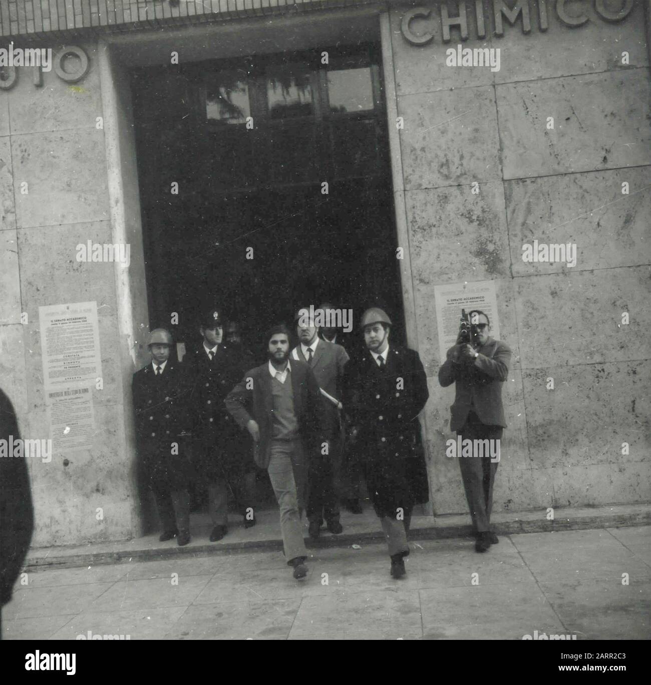 Riots at university: The police evicting the occupants of the ...