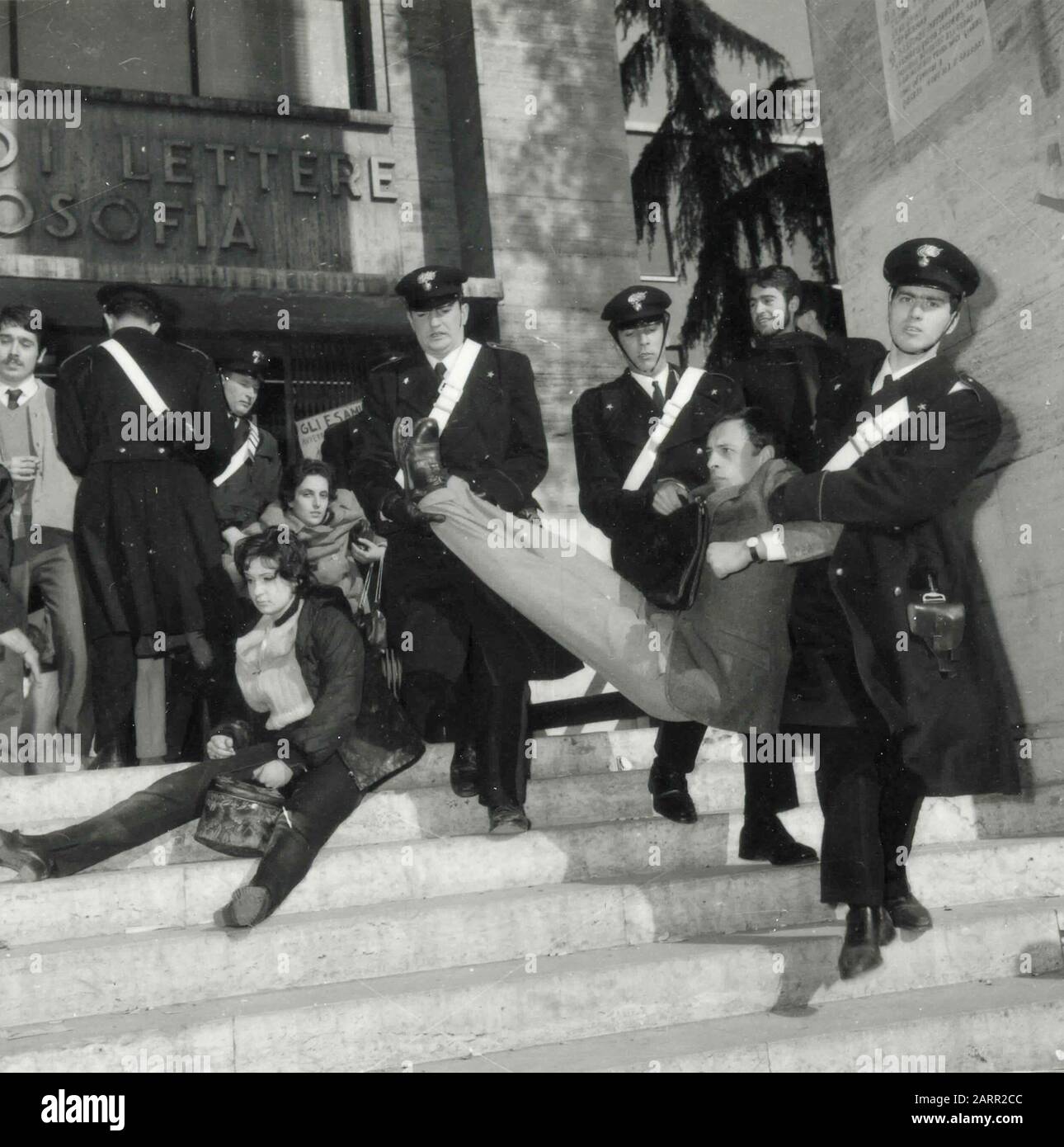 Riots at university: The police evicting the occupants of the ...