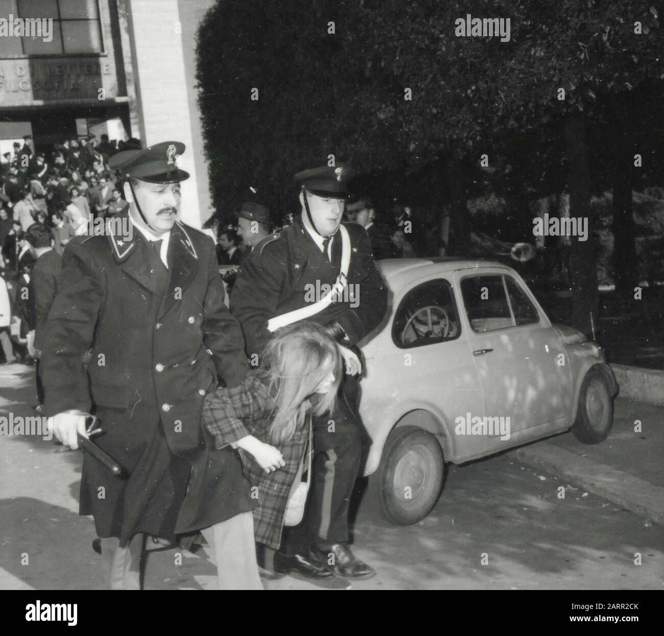 Riots at university: The police evicting the occupants of the ...