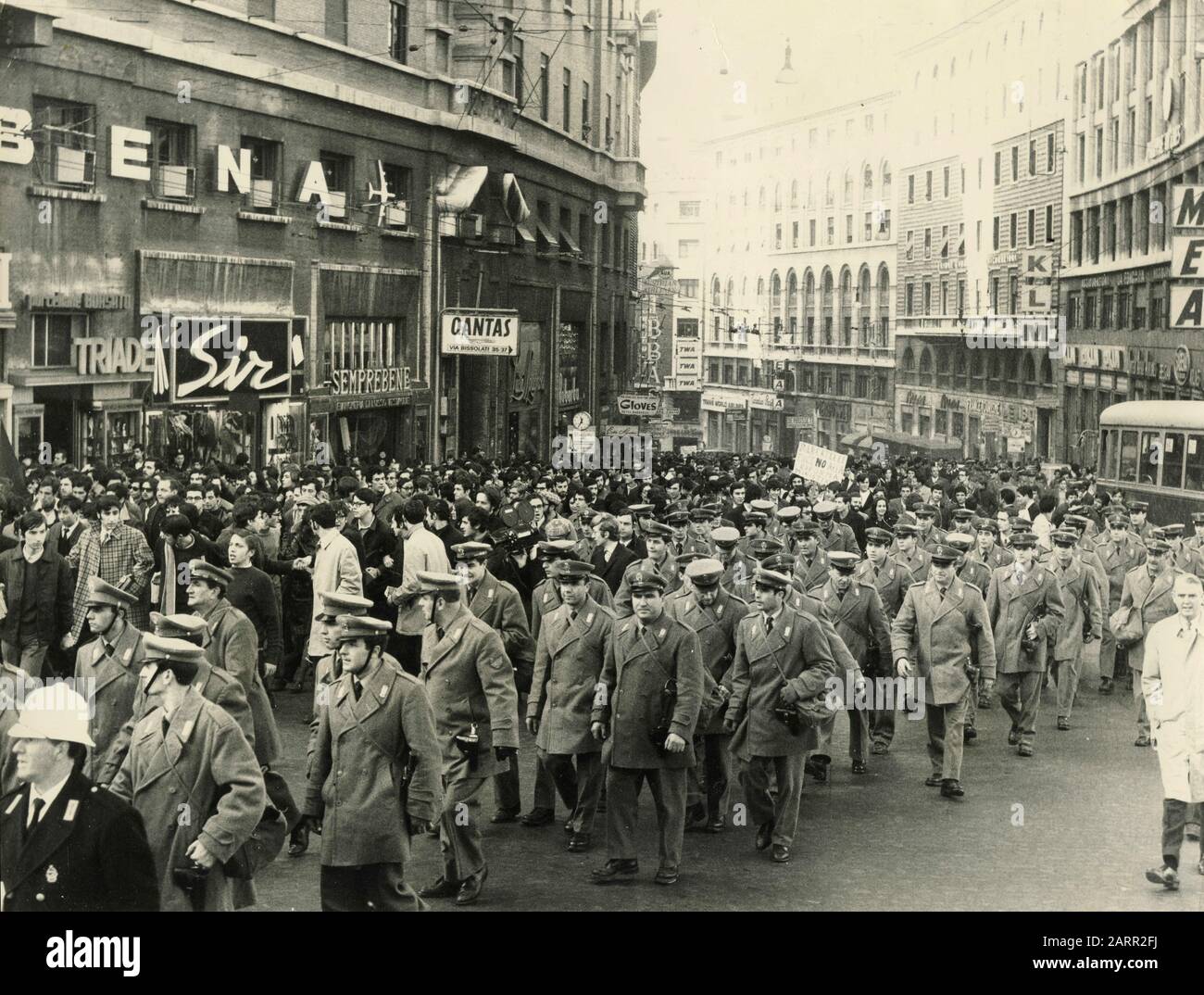 Demonstration 1960s hi-res stock photography and images - Alamy