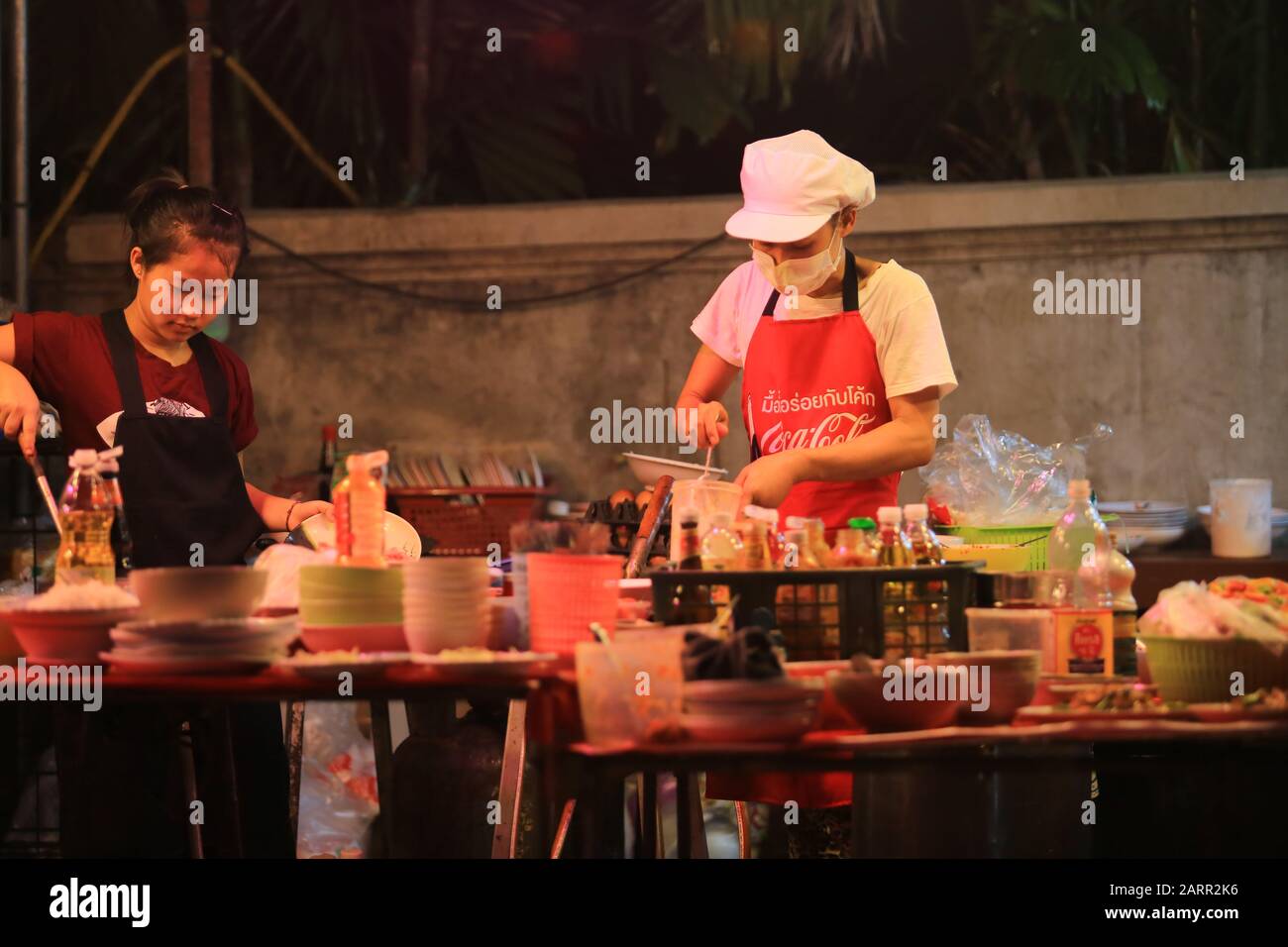 thailand night market street food Stock Photo - Alamy